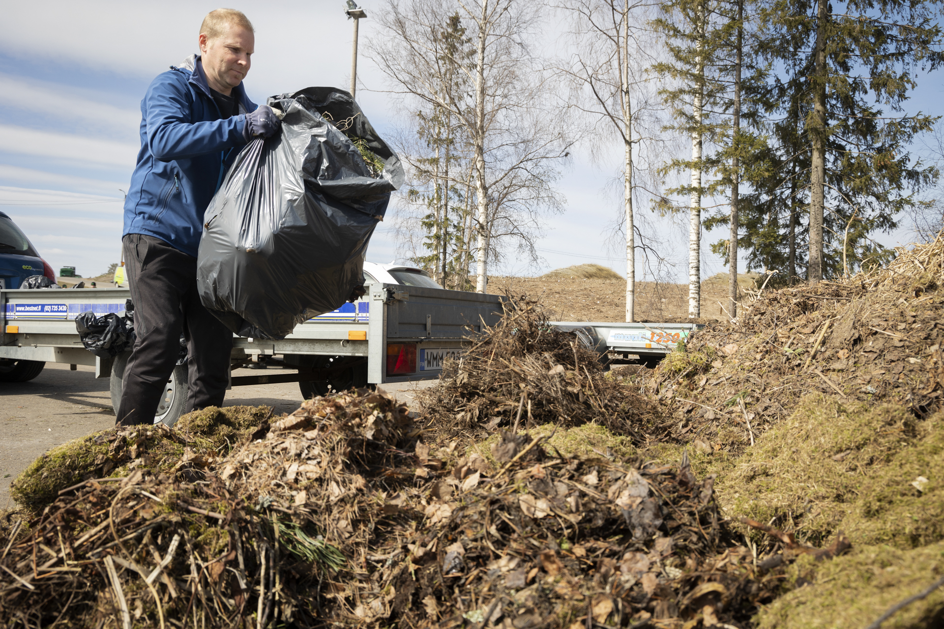 Helatorstai vaikuttaa jätekuljetuksiin ja aukioloaikoihin - Mustankorkea